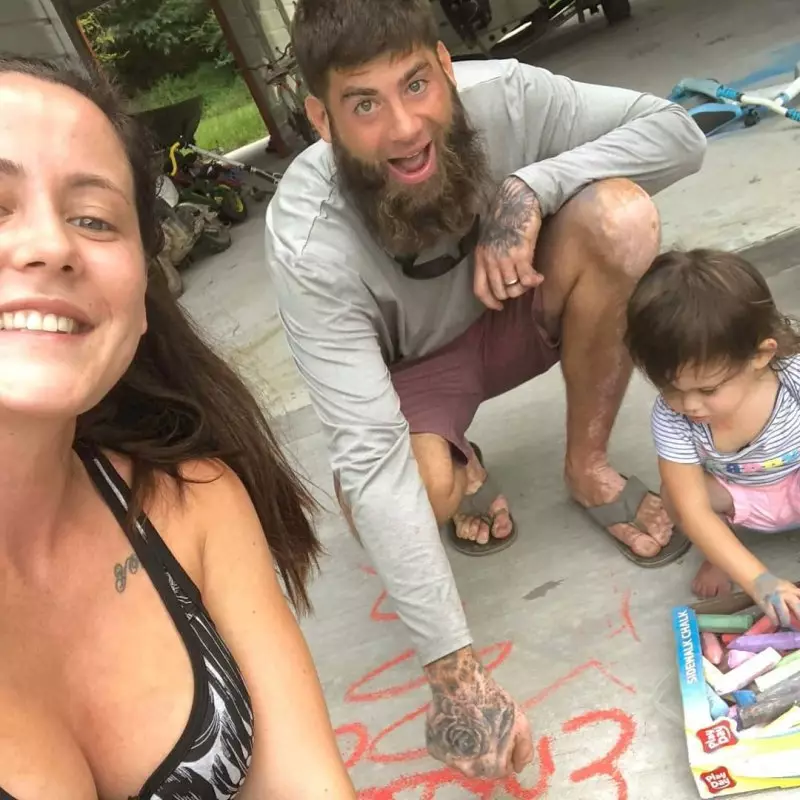 大衛·伊森 (David Eason) 發布關於結婚戒指離婚 Jenelle 的帖子