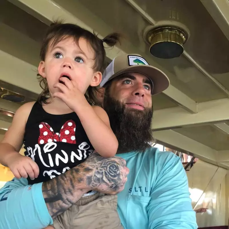 大衛·伊森 (David Eason) 發布關於結婚戒指離婚 Jenelle 的帖子