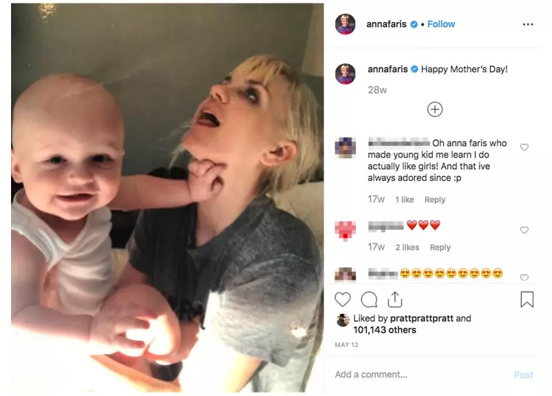 Anna Faris îsbat kir ku ew dayika herî xweş a serhêl e