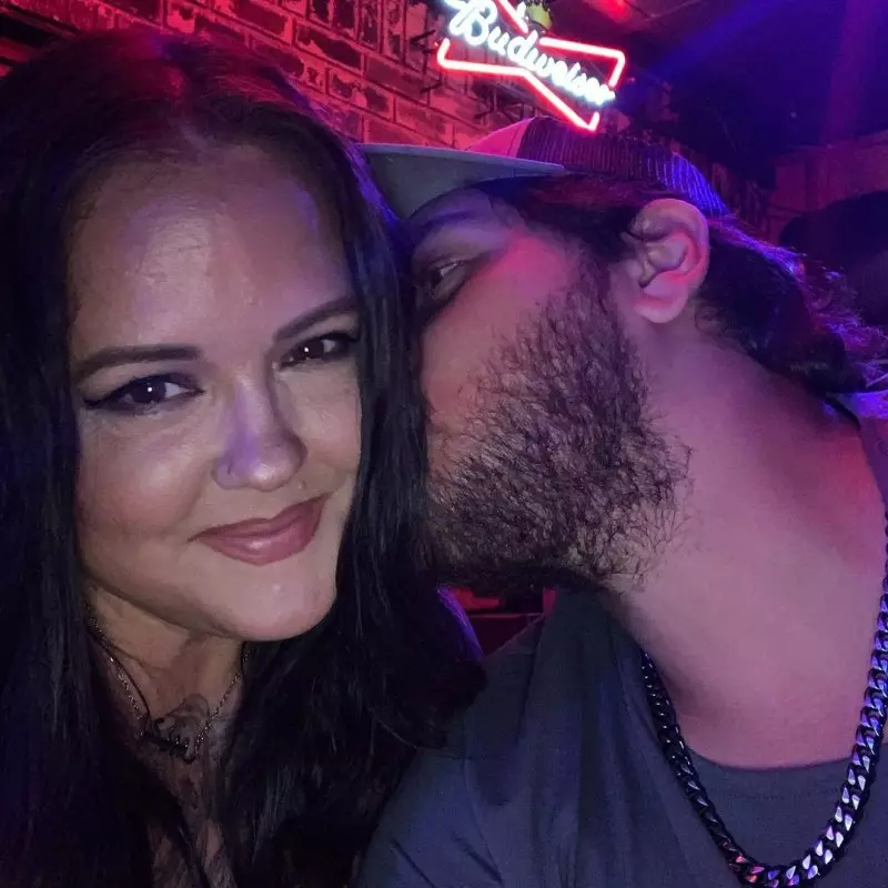 L-imħabba tinsab fl-arja! Ara l-Pakkett ta' '90 Day Fiance' Koppji Li Għadhom Flimkien fuq PDA — Pics