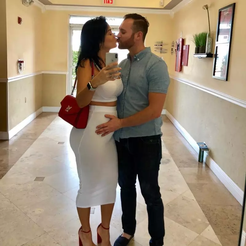 L-Istilel ta' '90 Day Fiancé' Raħal Ġdid u Russ Mayfield jirrispondu għar-reazzjoni wara li żvelaw li Ibnu Axel kellu l-ewwel tilqim