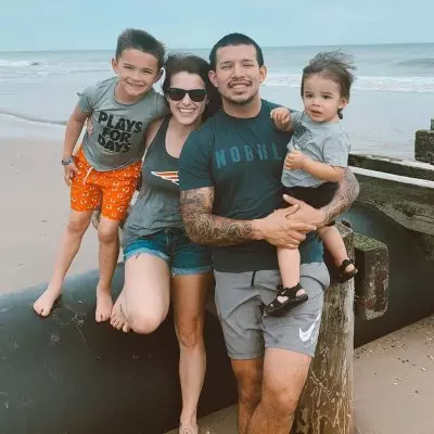 Foto Javi Marroquin Bersama Lauren dan Kanak-kanak