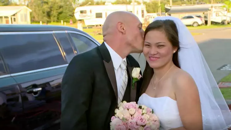 '90 Day Fiancé'-stjernerne Larry og Jenny binder knude i en udendørs bryllupsceremoni!