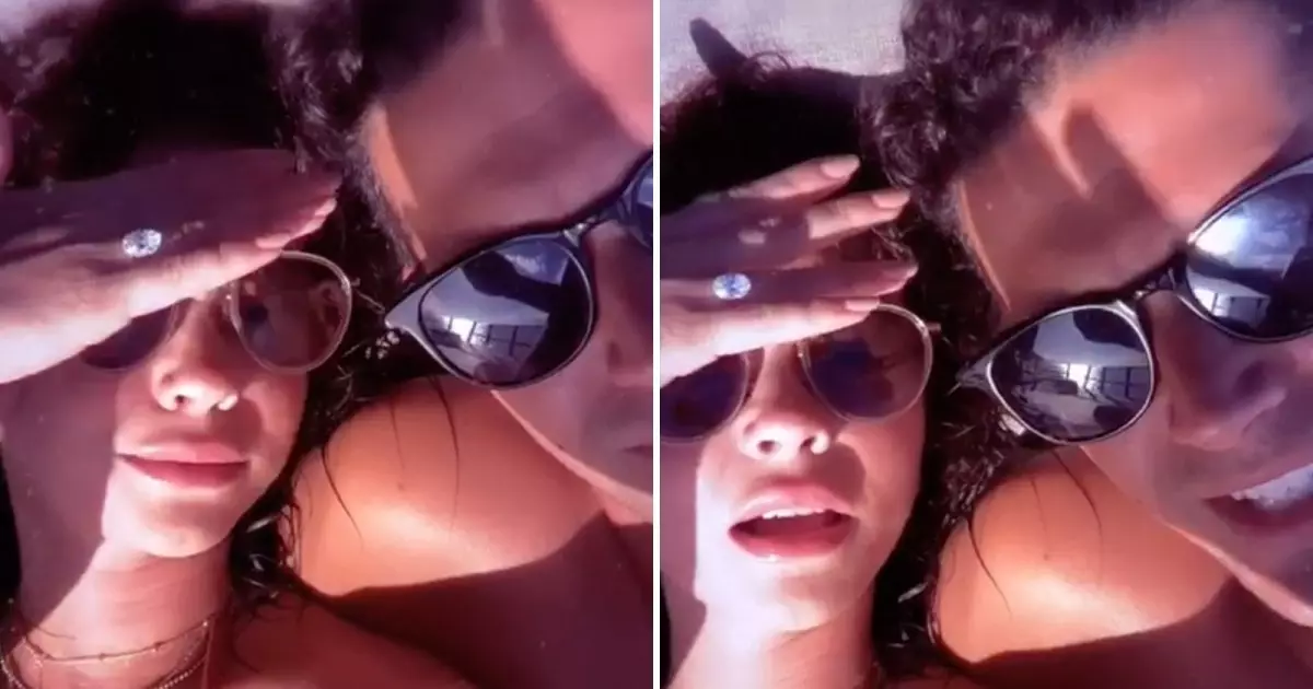 O qədər də Böyük Deyil! *Gink* Sarah Hyland Nişan üzüyünün videosunu “iyrənc” adlandıran trolu çalar