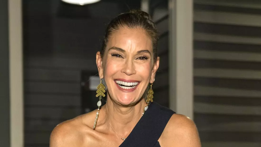 Teri Hatcher di Wêneya Bikini ya 'Rizgarkirin' de Bedena Toned Dide: 'Ev Rastiya Min e'