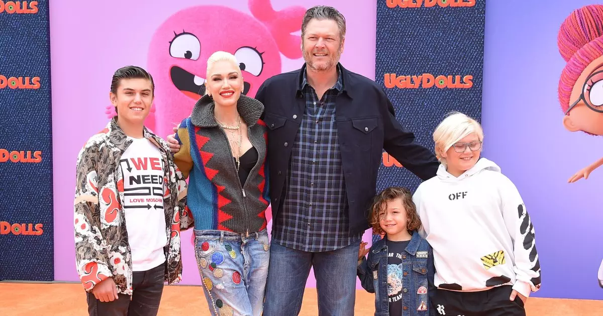 Fiera vicpatro Blake Shelton diras, ke li "enamiĝis" kun la 3 knaboj de Gwen