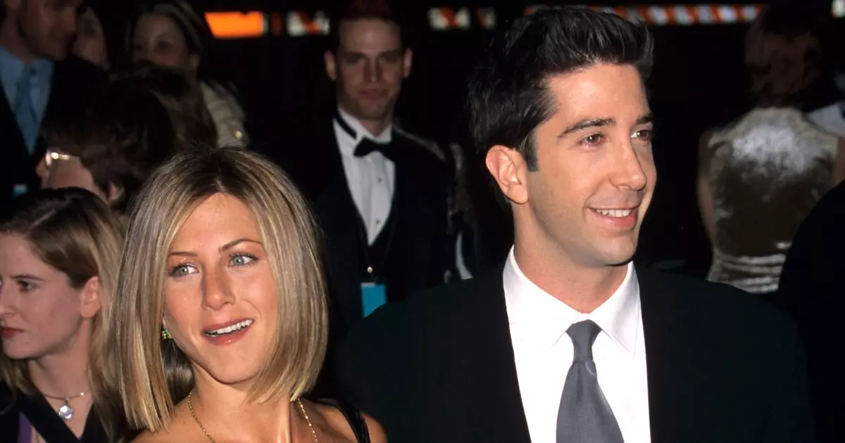 Jennifer Aniston deilir fyndnum texta um David Schwimmer „Rómantík“