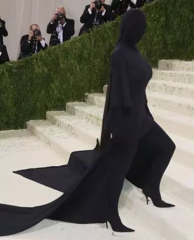 UKim Kardashian, uIrina Shayk's Met Gala Showdown Amid Kanye Drama