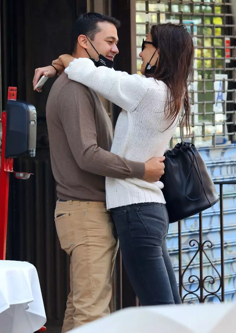 Katie Holmes และ Emilio Kissing