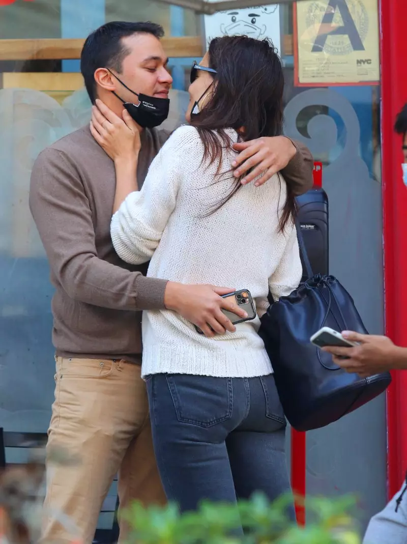 Katie Holmes dhe Emilio Kissing