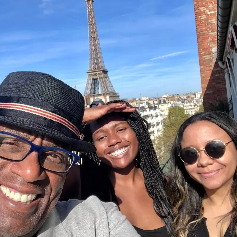 Al Roker Ndi Ana Ake Aakazi ku Paris