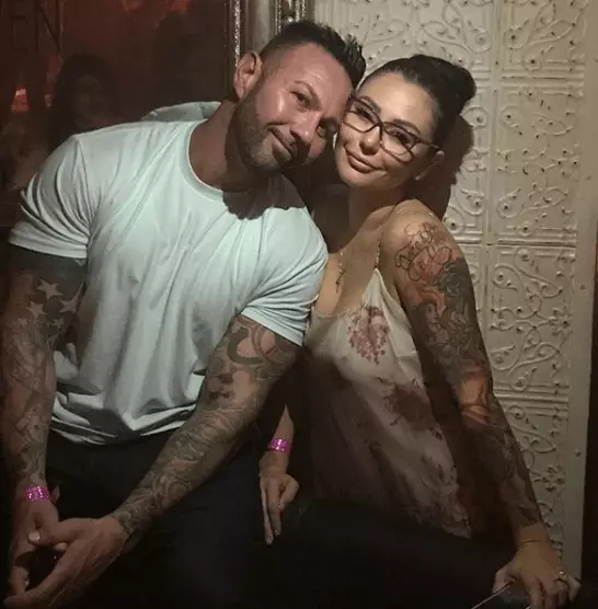 Роджър Матюс се изказва срещу Джени „JWoww“ Фарли след шокиращи обвинения в злоупотреба: Тя е „лъжец“