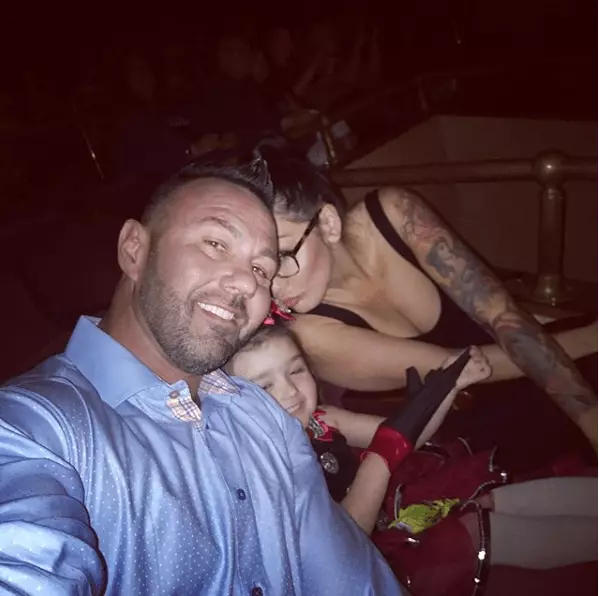 Segundo se informa, o marido afastado de JWoww quere contar a súa versión da historia en 