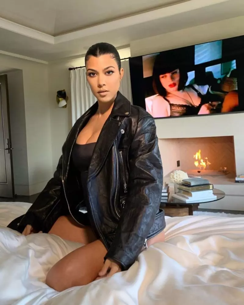 Kourtney Kardashian több millió dolláros kaliforniai otthonában – hálószoba, hátsó udvar és még sok más!