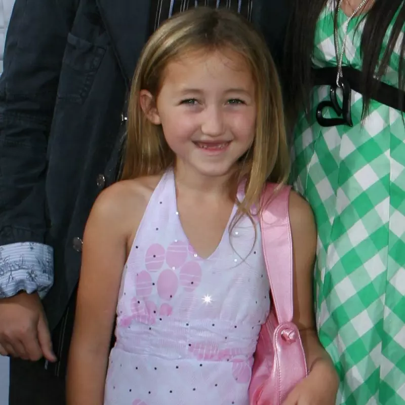 noah-cyrus-июнь-2007