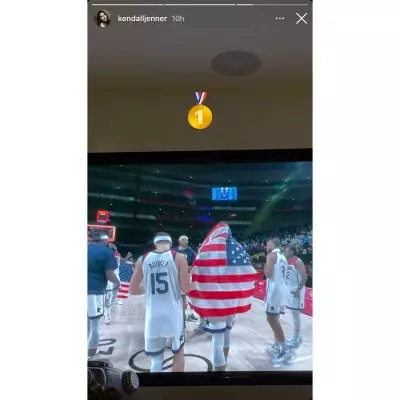 Kendall Jenner si congratula con il fidanzato Devin Booker per la prima vittoria alle Olimpiadi