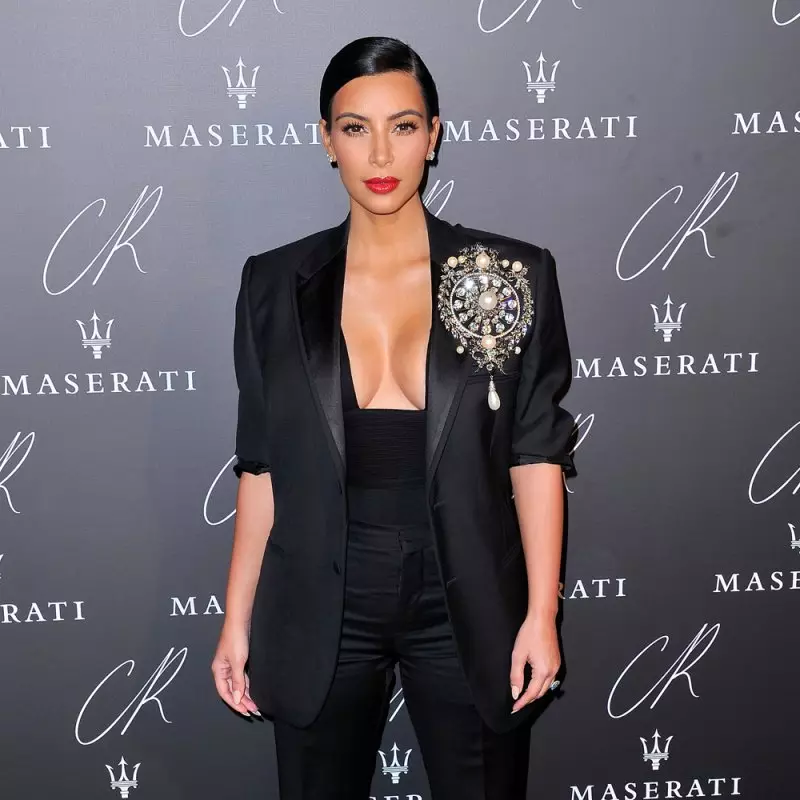 Kim-kardashian-paris-fashion-week-cleavage