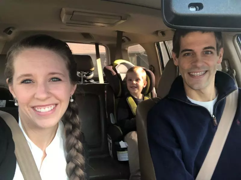 Ĉu Jill Duggar estas graveda? La familio de Jill kaj Derick Dillard