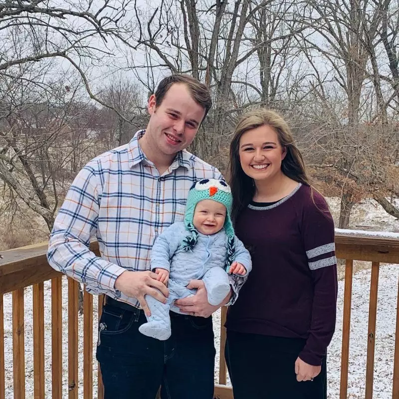 Ĉu Kendra Caldwell estas graveda? Kendra kaj la Familio de Joseph Duggar