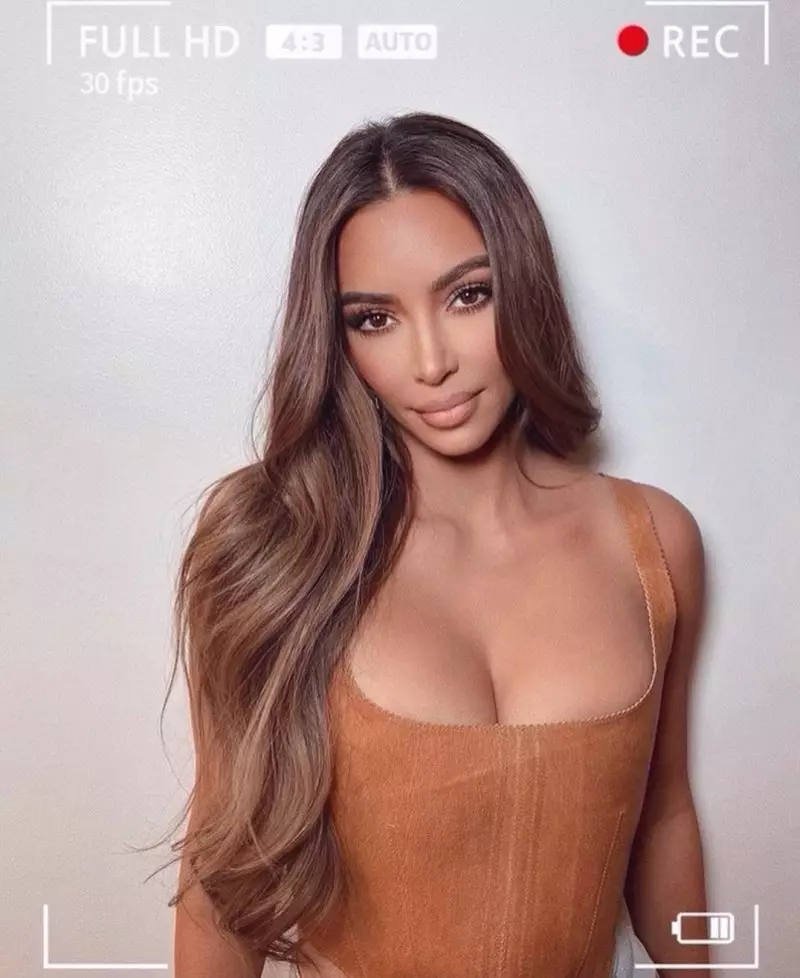 Kim sier at Kanye vil være med i Kardashians' nye Hulu-serie midt i drama 30_34