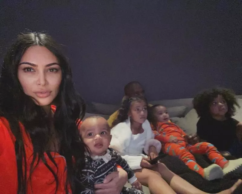 Kim Kardashian Famill Selfie