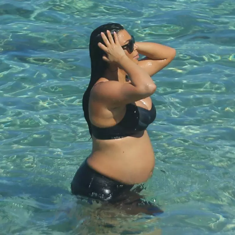 kim-kardashian-pregnant-bikini