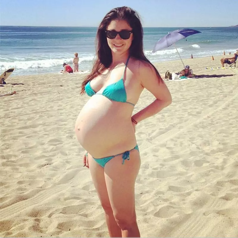 shiri-appleby-pregnant-bikini