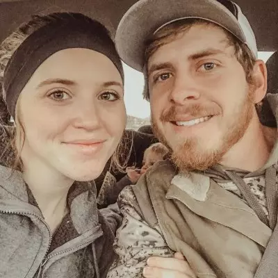 austin forsyth lächelt vor freude anna duggar selfie