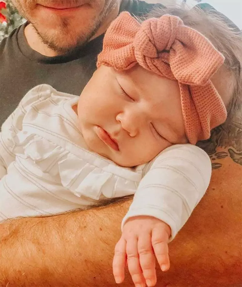 Cuteness Overload! 'Teen Mom 2' Tauraron Chelsea Houska Yana Raba Hoton Iyali Mai Soyayya