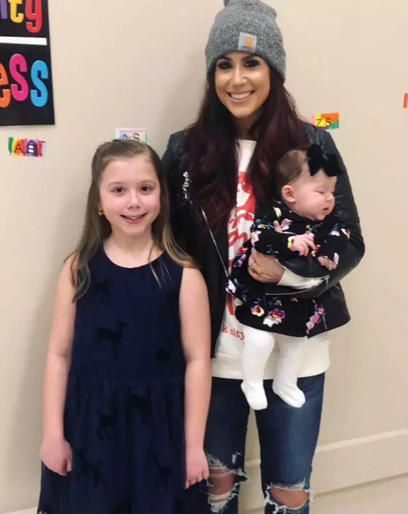 ချစ်စရာကောင်းမှု လွန်ကဲခြင်း။ 'Teen Mom 2' စတား Chelsea Houska သည် ကြည်နူးစရာကောင်းသော မိသားစုဓာတ်ပုံကို မျှဝေသည်။