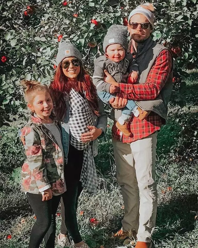 Sobrecarga de ternura! A estrela de 'Teen Mom 2' Chelsea Houska comparte unha conmovedora foto familiar