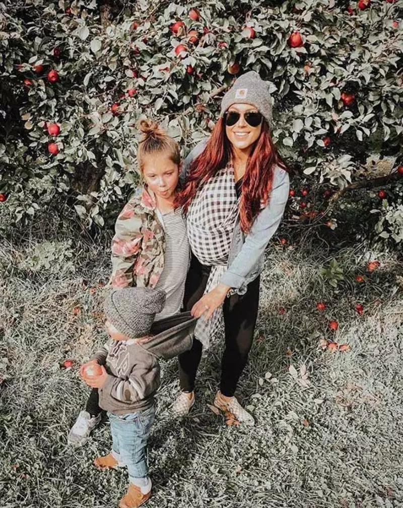 Excesso de fofura! Estrela de 'Teen Mom 2', Chelsea Houska compartilha foto de família emocionante