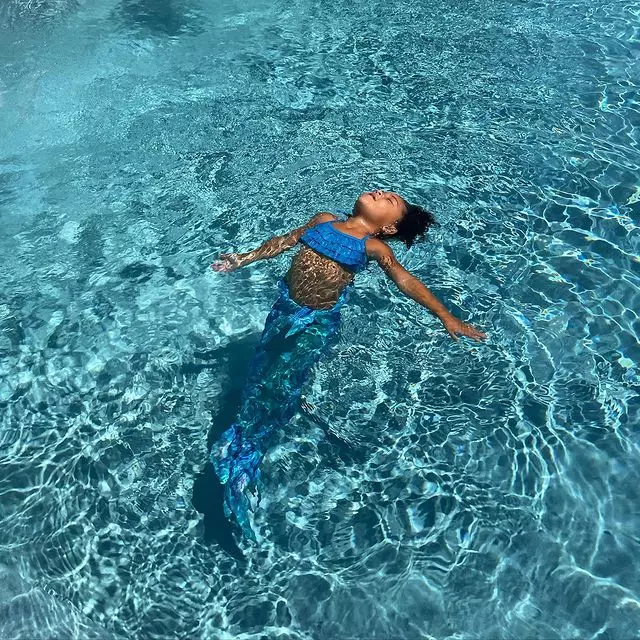 Kylie Jenner House Tour Stormi sa Pool