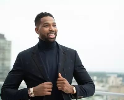 Tristan Thompson í jakkafötum í Kanada