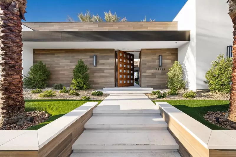 Oglejte si večmilijonsko hišo Kourtney Kardashian v Palm Springsu – spalnica, dvorišče in še več!