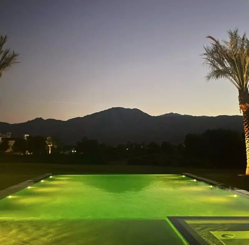 Hotunan Gida na Kourtney Kardashian Palm Springs