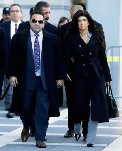 Η Teresa Giudice επισκέπτεται τη μαμά Antonia Grave Joe στην ακρόαση του δικαστηρίου