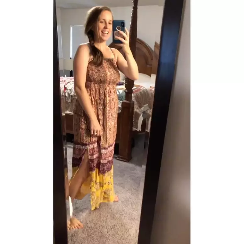 Jill Duggar porta un vestit de tirants espaguetis