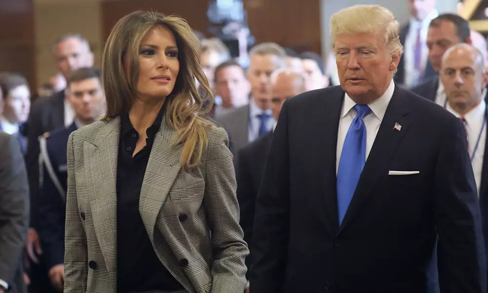 Melania Trump Aghairi Safari Huku Kukiwa na Kashfa ya Ngono ya Mume Daniels