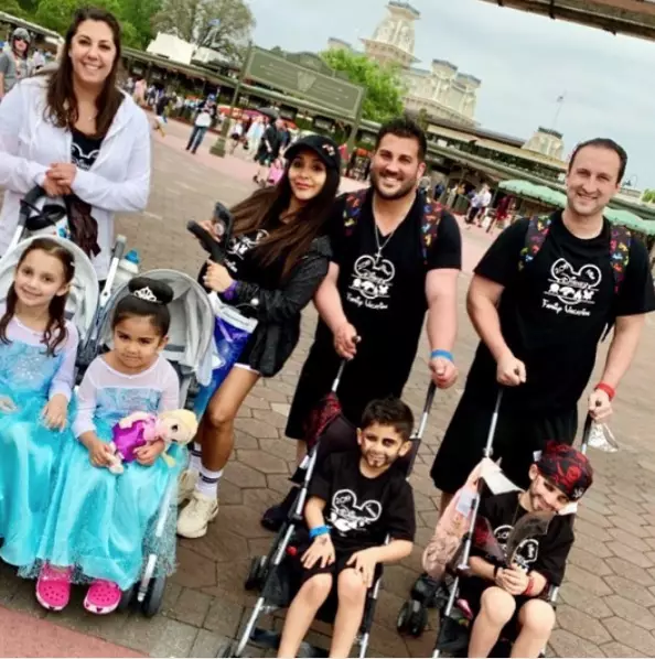 snooki na familia yake wakiwa disney