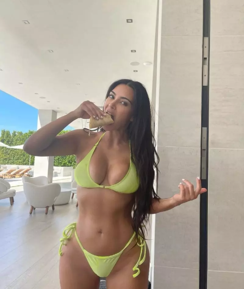 Kim Kardashian Poto Seksi Ditengah Kanye West Cerai 7