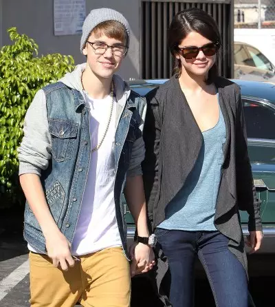 Selena Gomez revele li te eskive yon bal apre Justin Bieber te separe yon nouvo chante, gade li kounye a