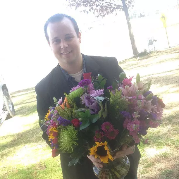 Maio de 2016 Iniciar o asesoramento de parellas Josh Duggar e Anna