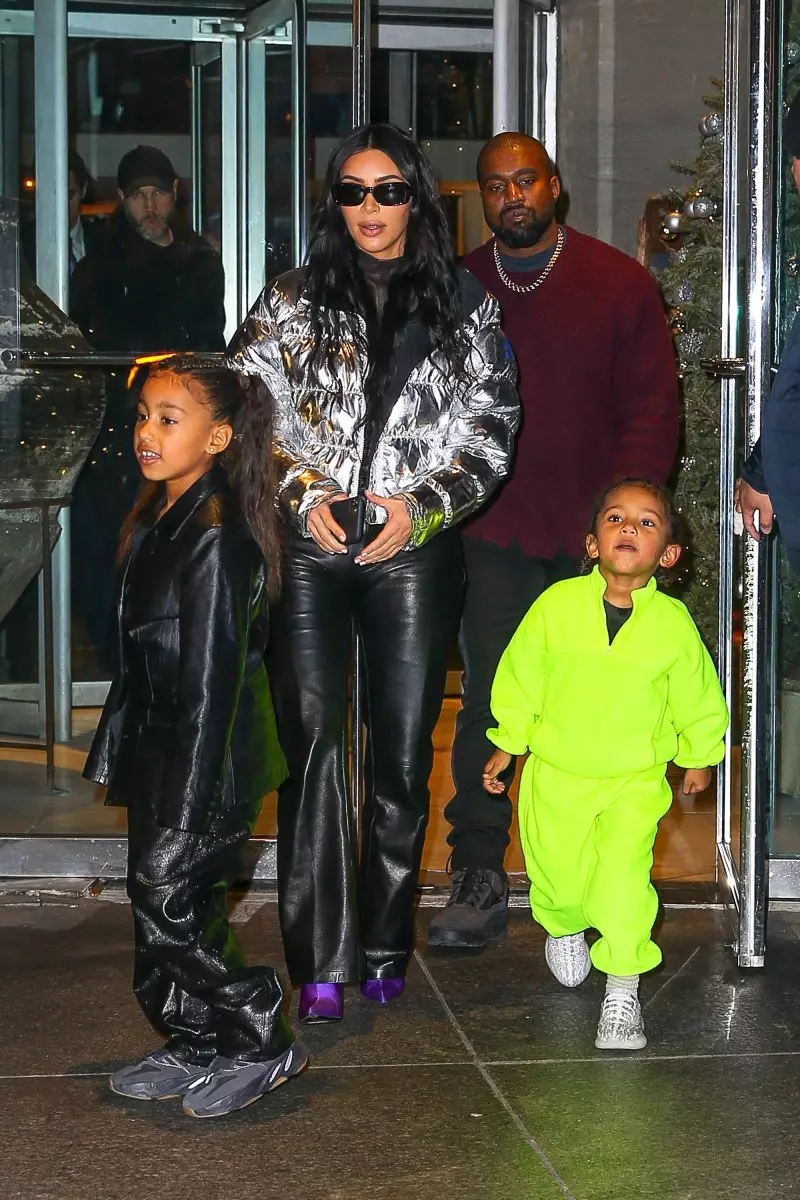 Kim Kardashian i Kanye West šetaju sa svojom obitelji u NYC-u