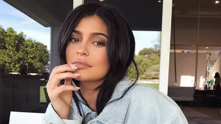 Kylie Jenner ở đâu? Ngôi sao KUWTK mang thai bị mất tích khỏi ảnh gia đình