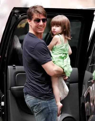 Tom cruise နှင့် suri cruise တို့