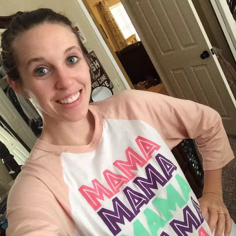 Jill Duggar ផ្សាយពាណិជ្ជកម្មអាវ