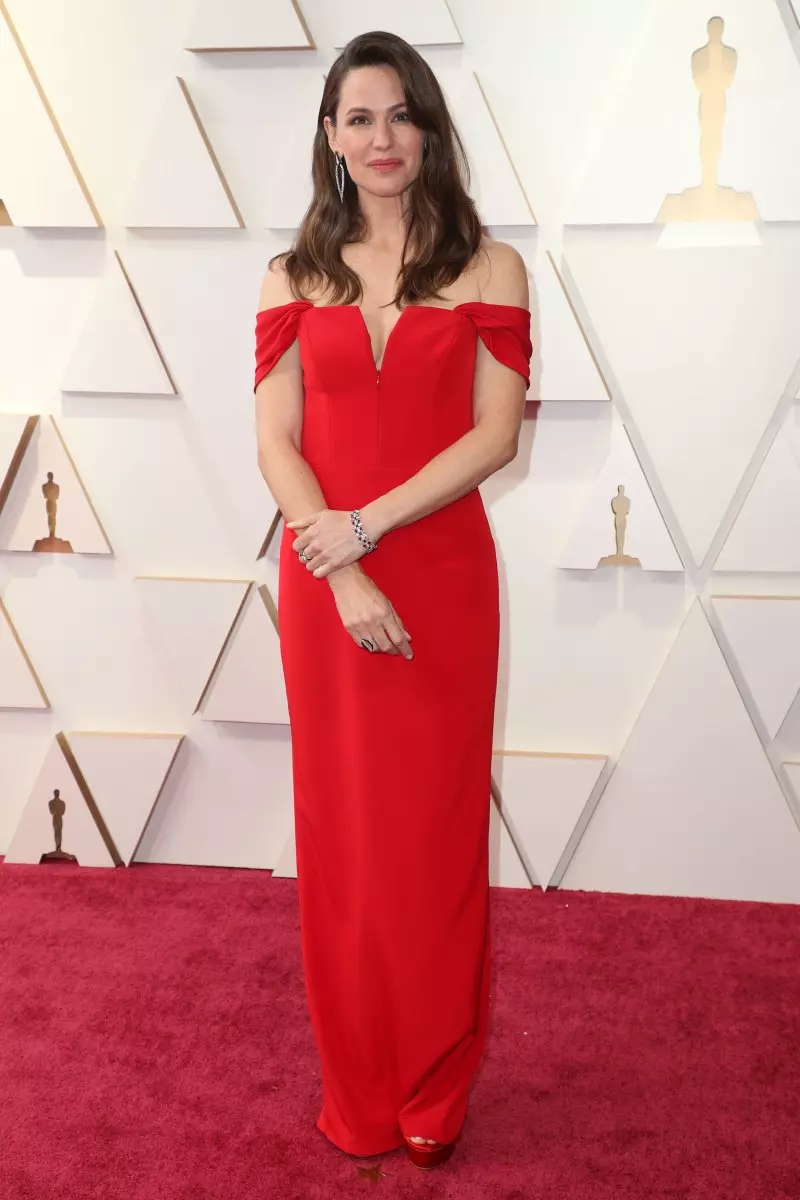 Sarkanais paklājs gatavs! Skatiet fotoattēlus ar to, ko jūsu iecienītākās slavenības valkāja 2022. gada Oskara ceremonijā