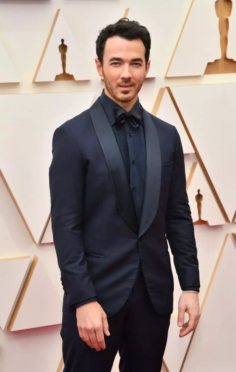 Kevin Jonas ho Oscars 2022 Red Carpet