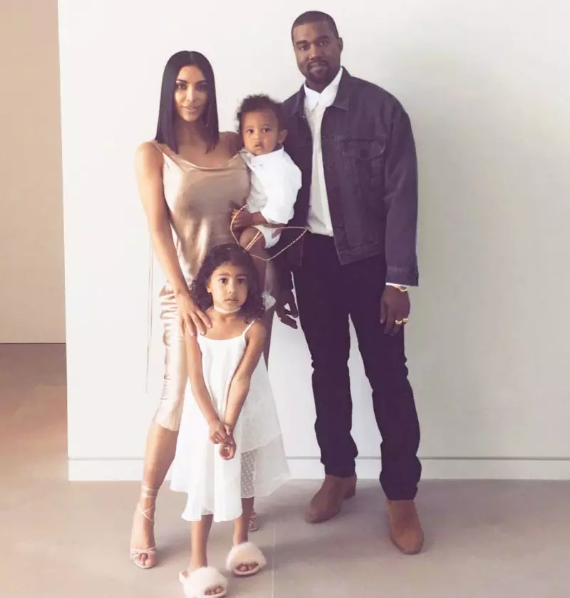 ពេលវេលាទំនាក់ទំនង Kim Kardashian Kanye